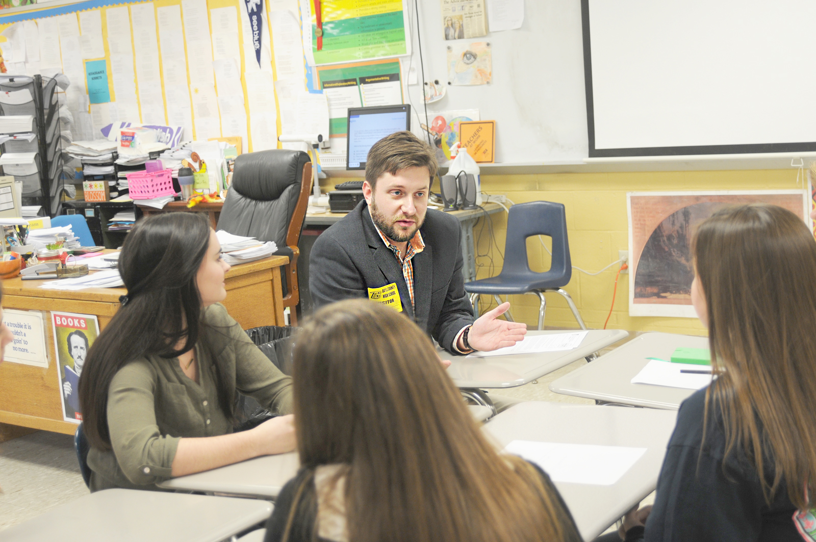 Students meet with state Rep. Daniel Elliott to discuss their bill ...