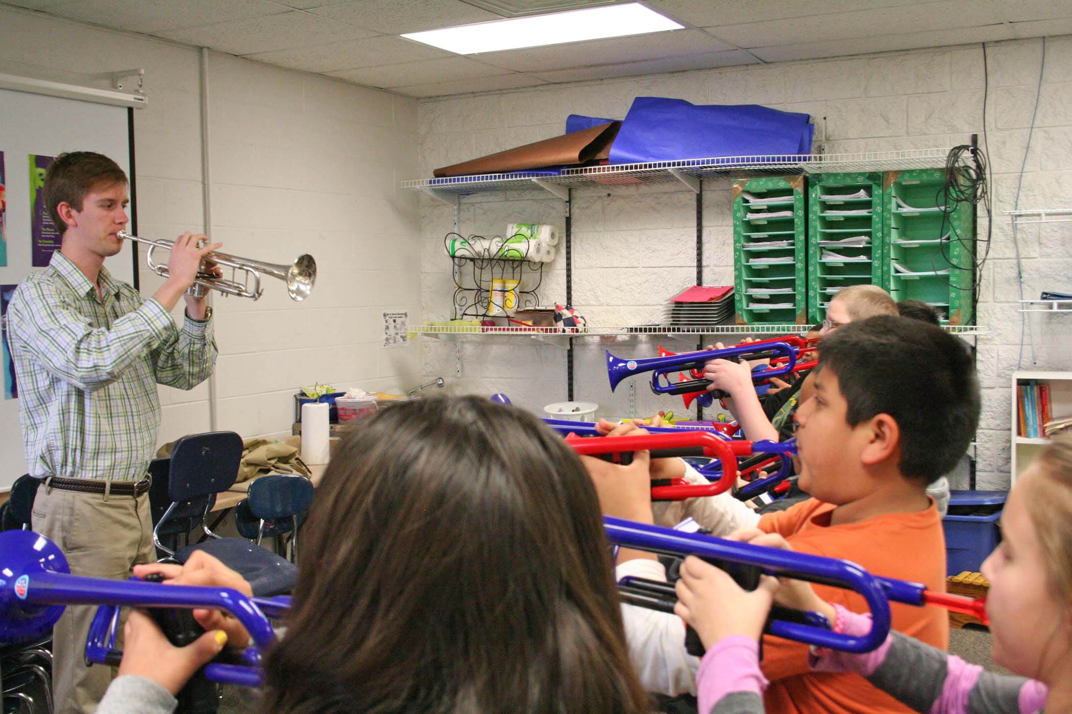 Bringing music to the students: Hogsett fifth-grade students learn ...