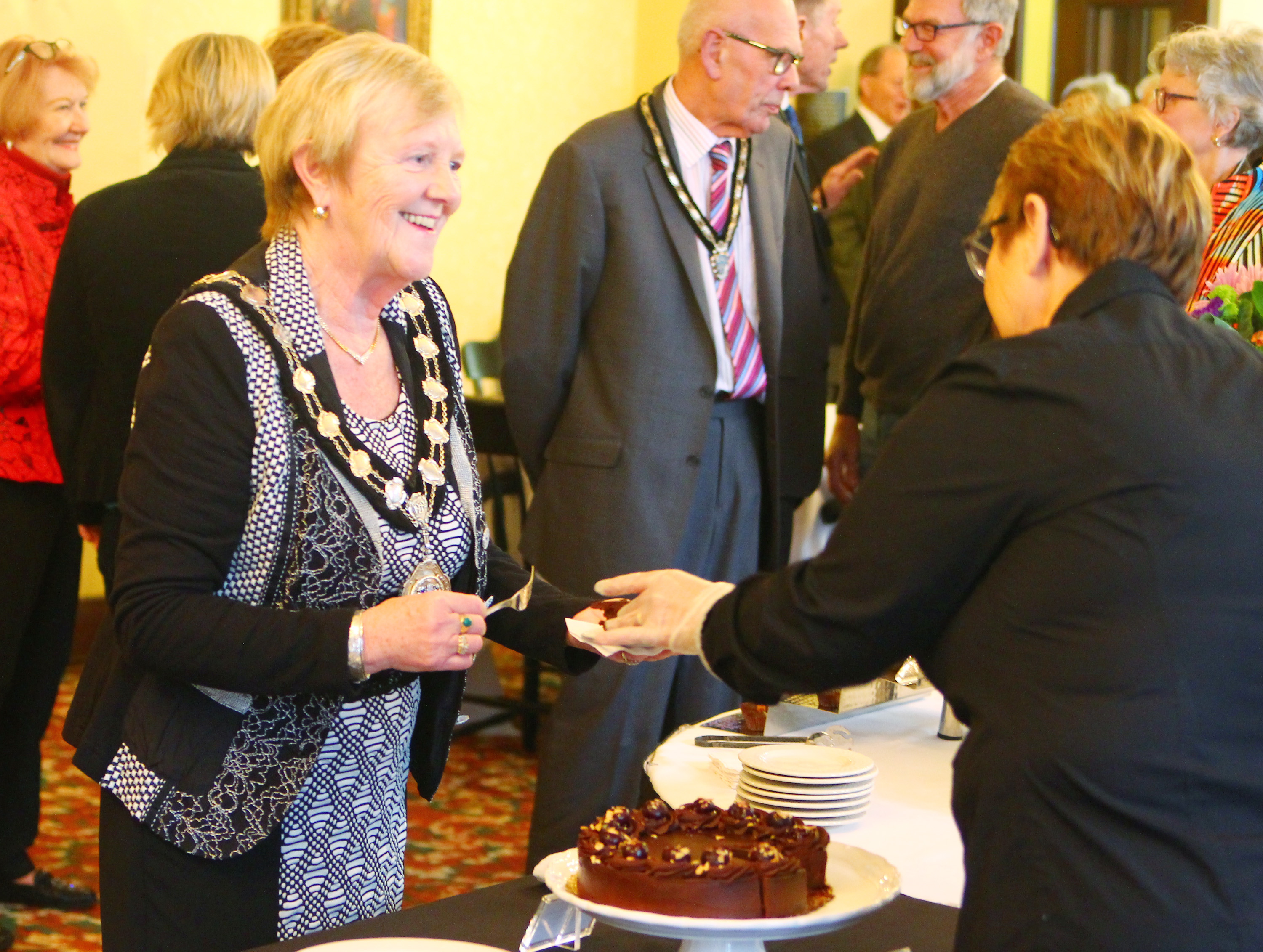 A sweet Sister City welcome | The Advocate-Messenger