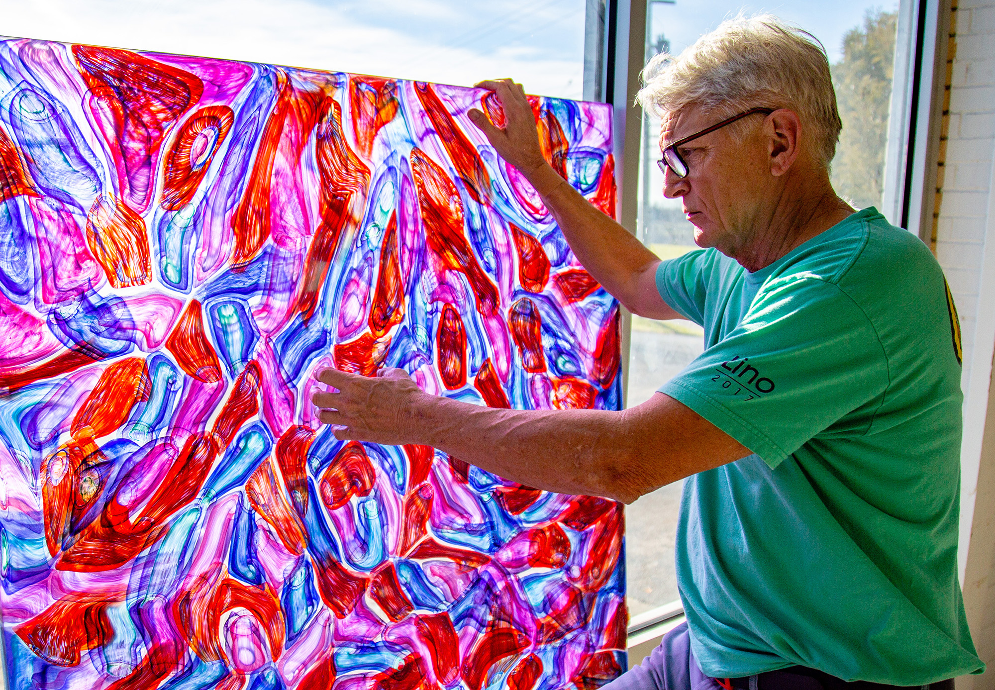 Glass art master Stephen Rolfe Powell has died | The Advocate-Messenger