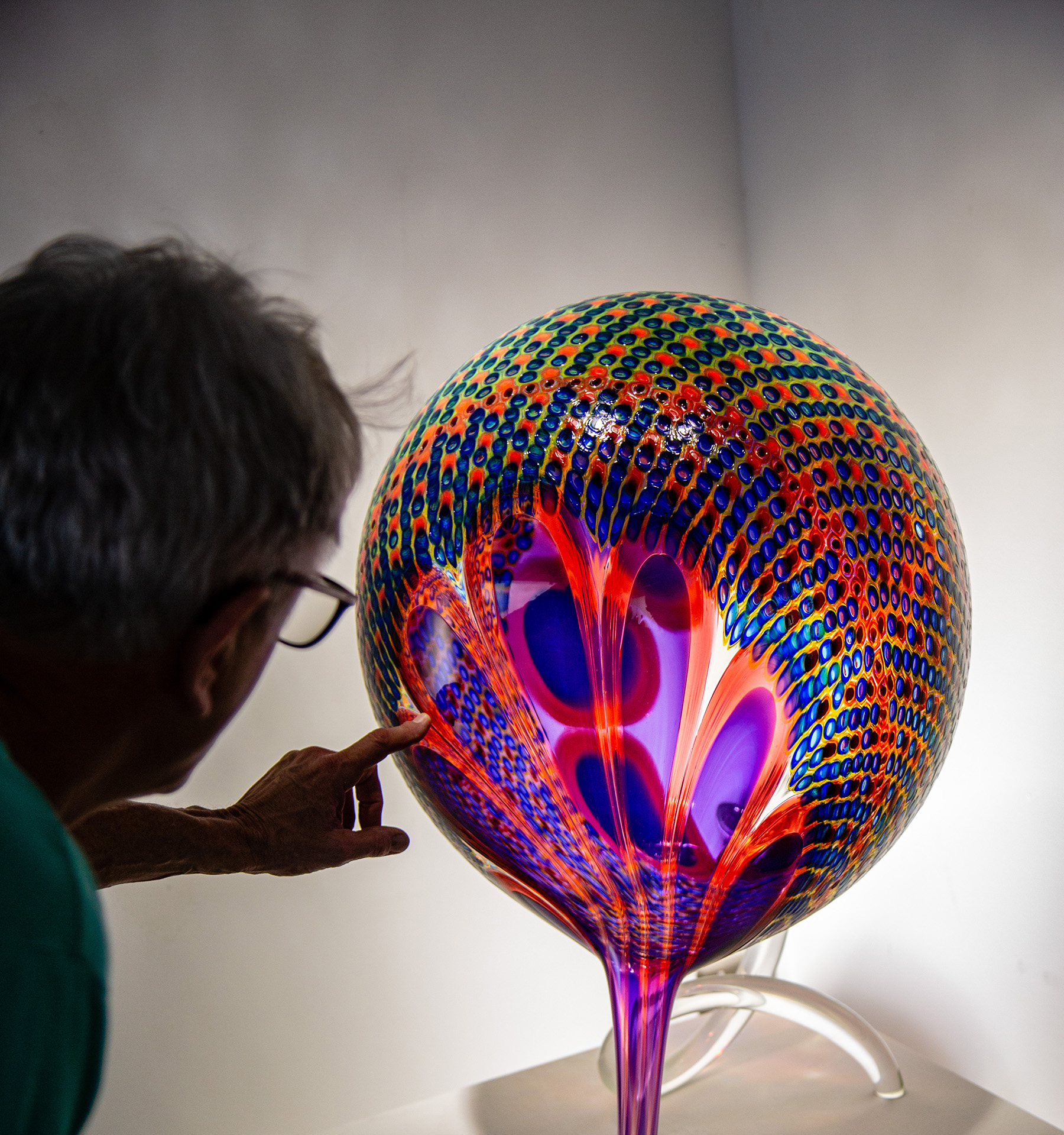 Glass art master Stephen Rolfe Powell has died | The Advocate-Messenger