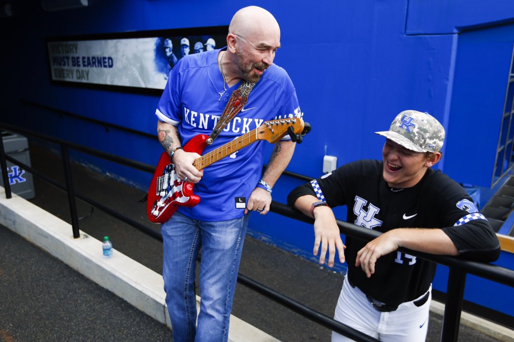 Bo Garrett sang national anthem before UK baseball game - The Advocate ...