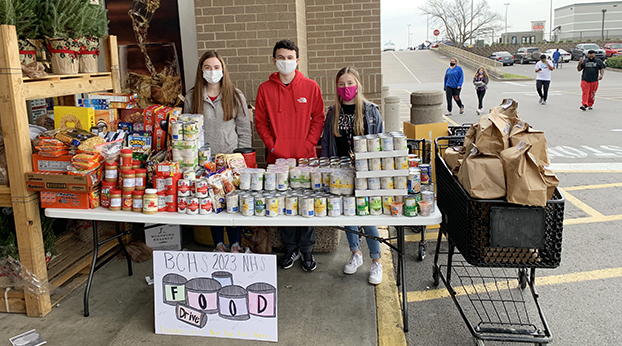 Students collect food for the needy | The Advocate-Messenger