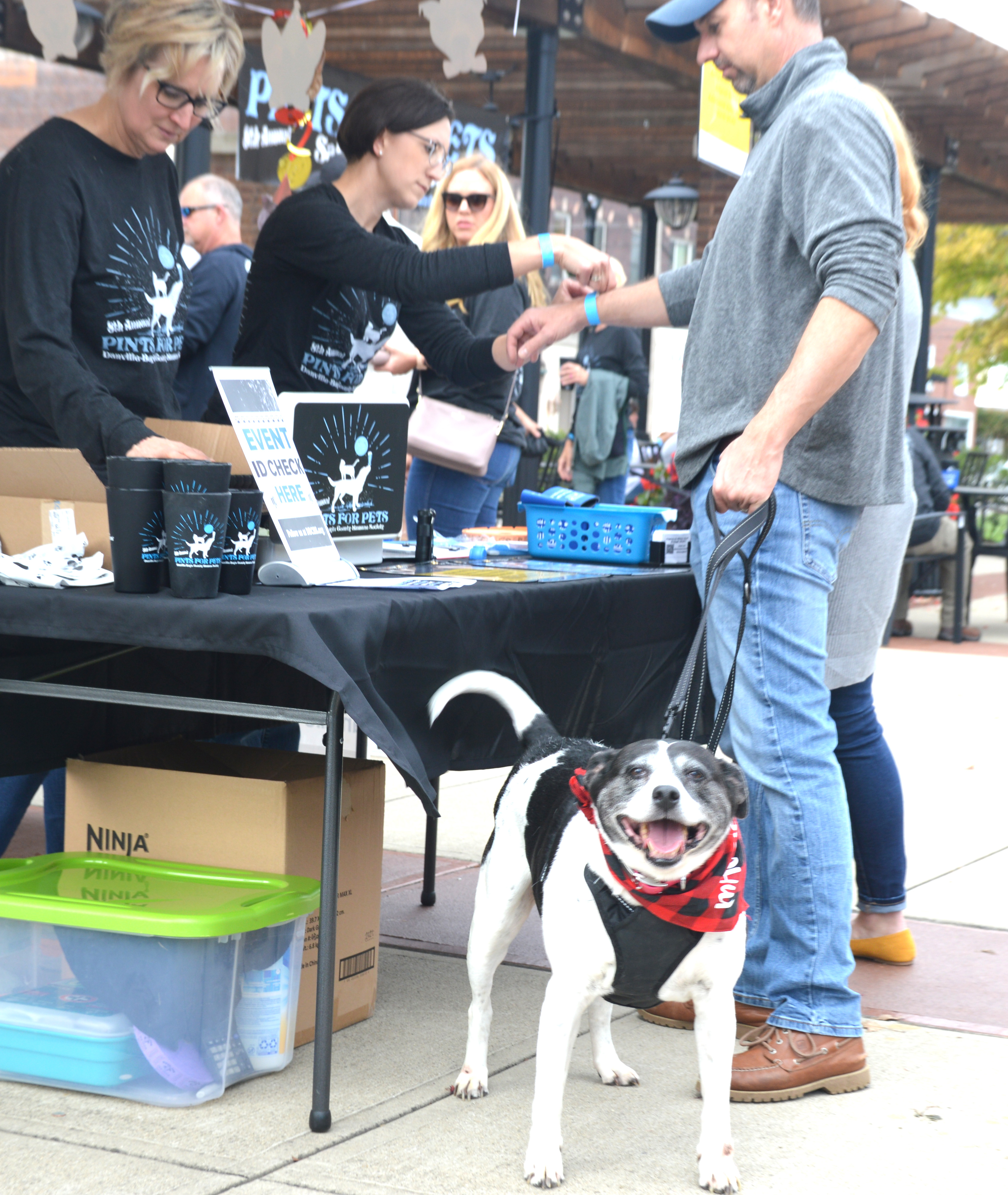 PHOTO GALLERY Pints for Pets | The Advocate-Messenger