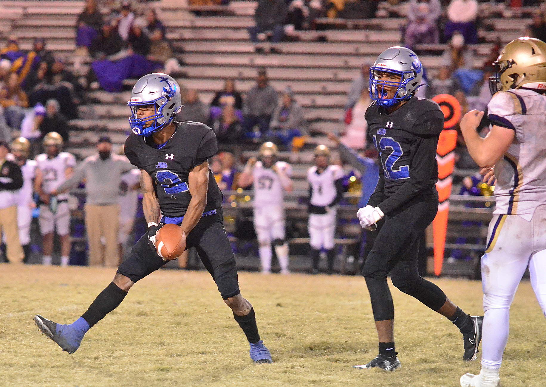 Danville survives, advances past Somerset, 21-7 | The Advocate-Messenger