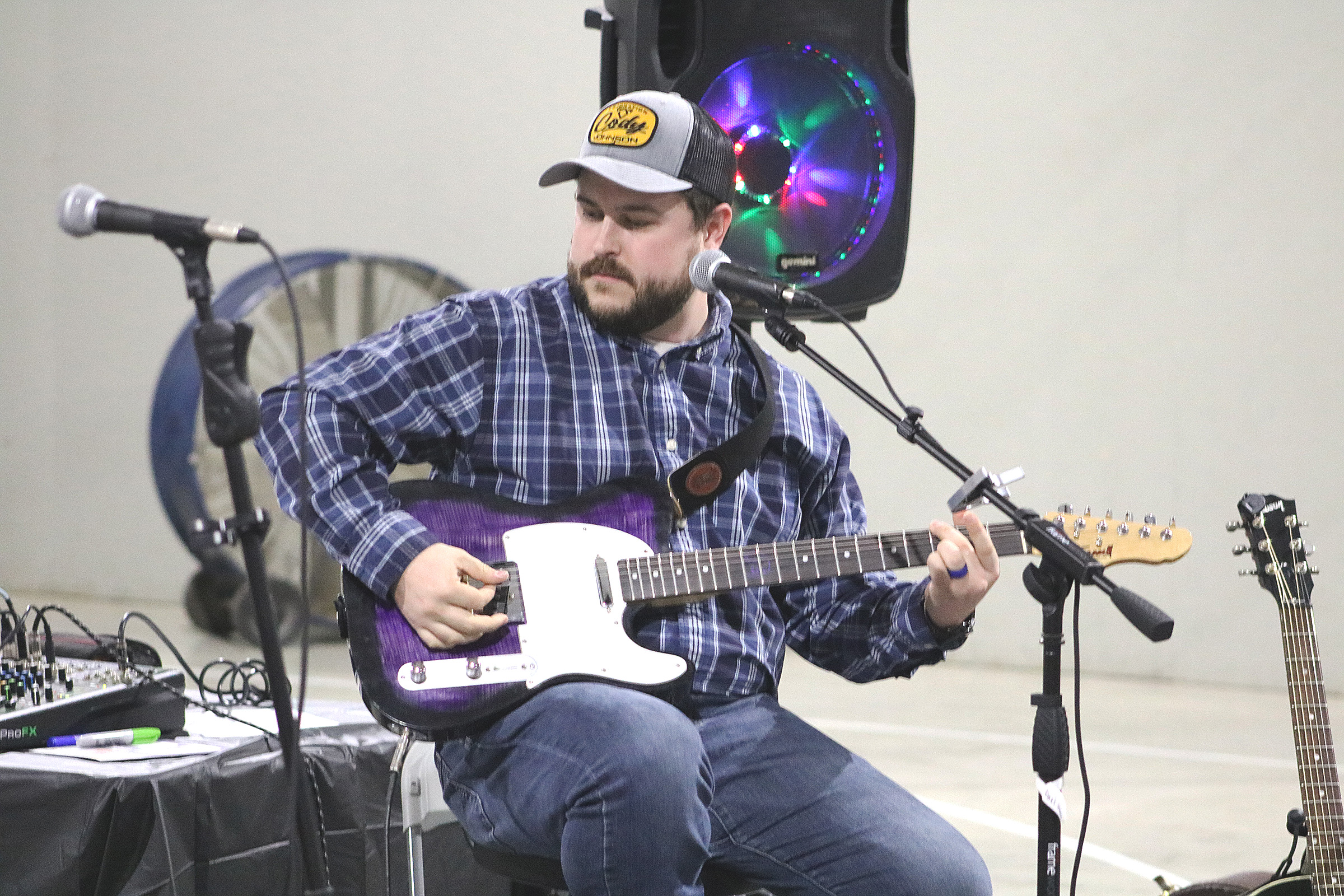 Frazzel Guitars gives custom instrument to country artist | The ...